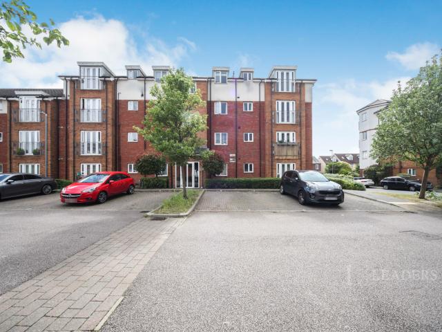 Apartment to rent in Stokers Close, Dunstable, Bedfordshire, LU5 | Leaders