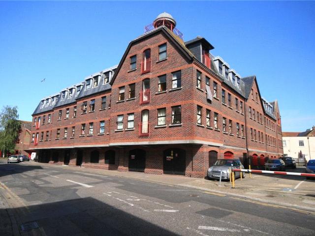Apartment to rent in Strand Street, Poole, BH15 | Leaders