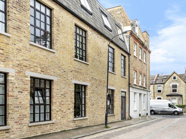 apartment to rent in Studland Street, Hammersmith, London, W6