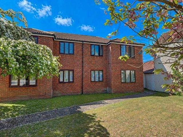 Apartment To Rent In Summerleys Road, Princes Risborough, Buckinghamshire, HP27