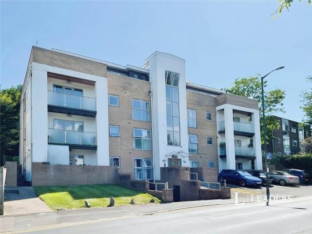 Apartment to rent in Surrey Road, Bournemouth, Dorset, BH4 | Leaders