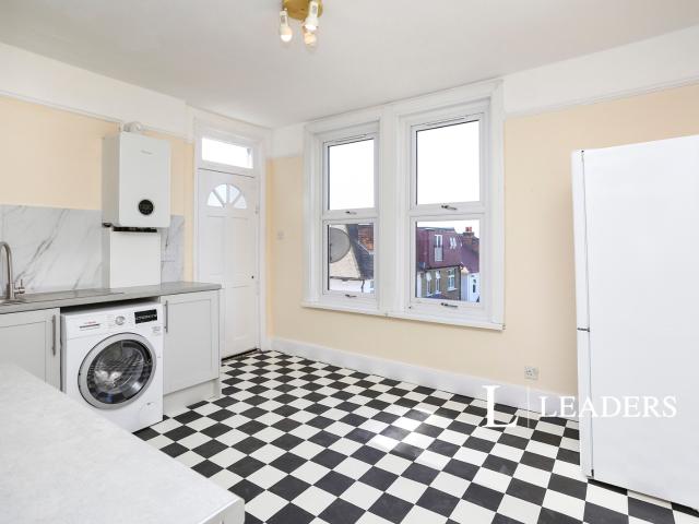 Apartment to rent in Sydenham Road, London, SE26 | Leaders