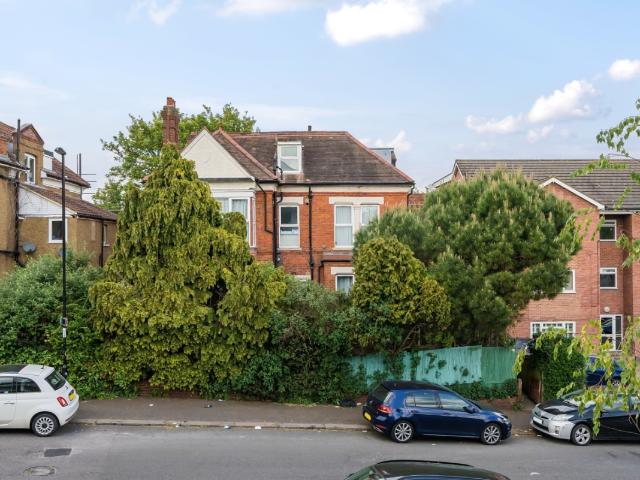 apartment to rent in Sylvan Road, London, SE19