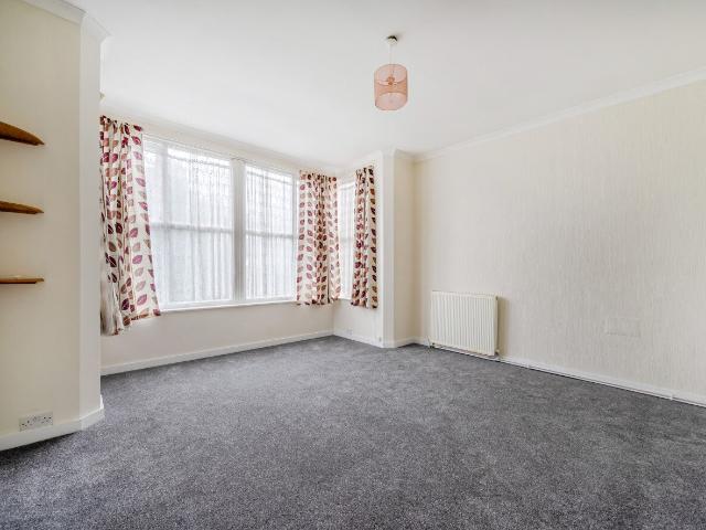 apartment to rent in Sylvan Road, London, SE19