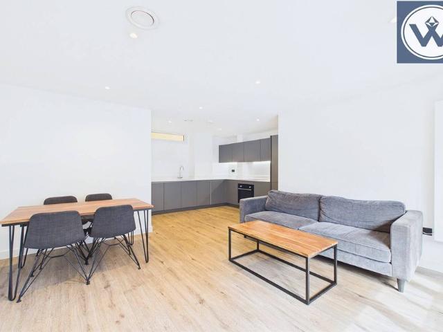 Apartment to Rent: Manhattan Building, M1