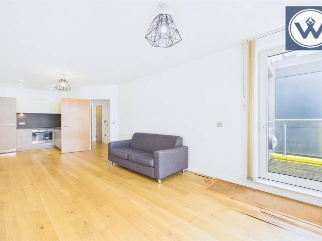 Apartment to Rent: One Smithfield Square, M4