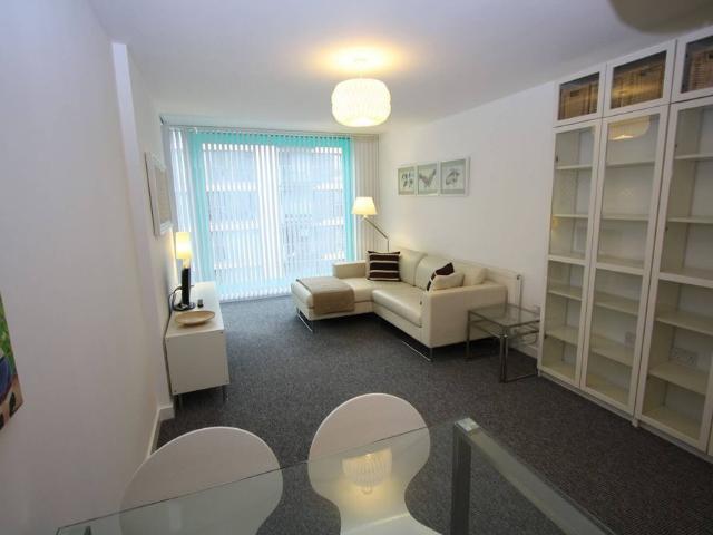 Apartment to Rent: Signal Building, Station Approach, UB3