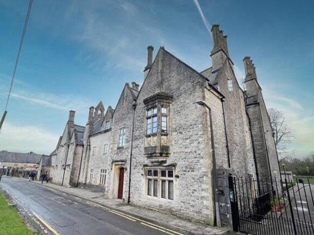 Apartment The Old Grammar School, Cowbridge, 2 Bedroom Apartment