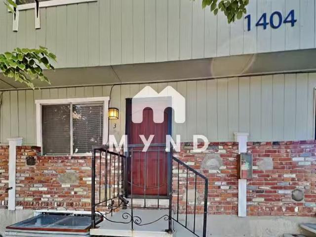 Apartment Unit 3 1404 E 9th St #3