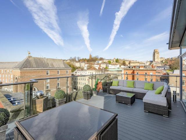 Apartment, Unity Street, BS1 2 bed penthouse to rent £3,200 pcm £738 pw