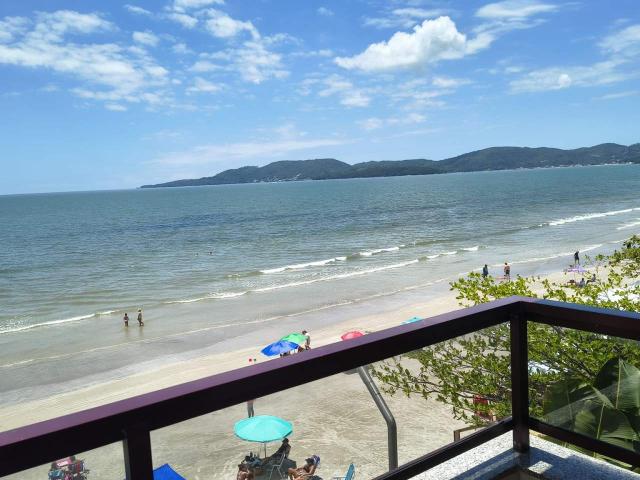 Apartmento Perfeito frente Mar próximo ai pier hard rock café em Meia Praia, Itapema/SC!