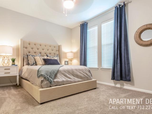 Apartments in Spring. commuting? enjoy being close to freeway access!