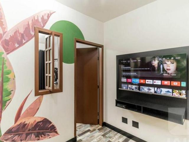 Apartamento 40 m, cozinha americana, reformado 1 dormitório e 1 sala. Ótima localização