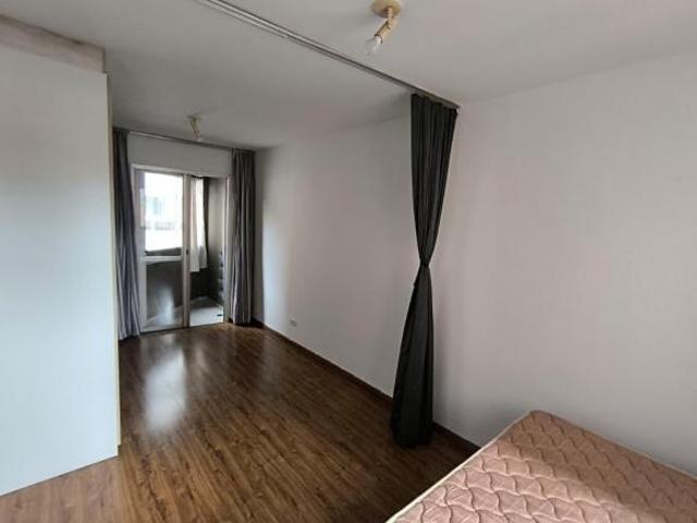 Oportunidade no Centro: Apartamento 1 Quarto mobiliado com Sacada próximo a rua Vicente Machado. [57