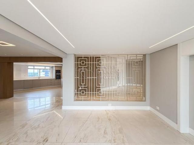 Apartamento 441m2, 4 quartos em frente ao clube Cu