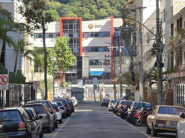 Apartamento 4/4, suíte, 1 vaga, elevador no Centro, Rua Dr. Gil Horta com 200 m2 à venda por R$ 799