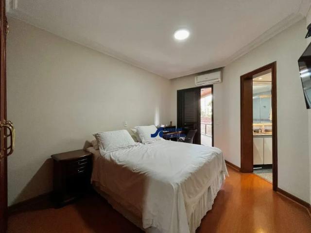 Apartamento, 4 dormitórios, 2 suites, 4 vagas de garagem, 250m², varanda Próximo ao Shopping Bourb