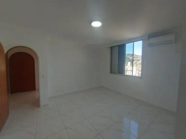 Apartamento 4 dormitórios, 2 vagas, no centro de Florianópolis