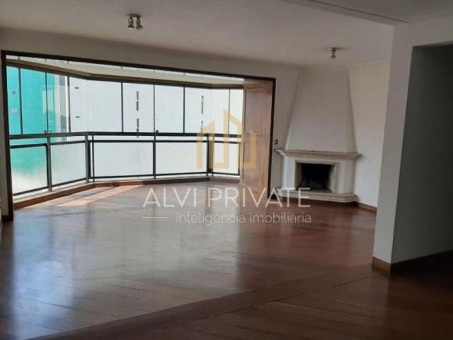 APARTAMENTO 4 DORMITÓRIOS E 3 VAGAS + DEPÓSITO, 154 M2 NA POMPÉIA.