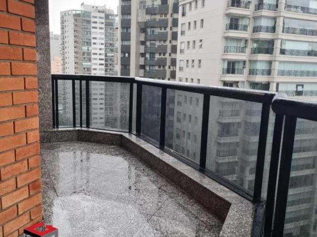 Apartamento 4 dormitorios em Moema 260 m2