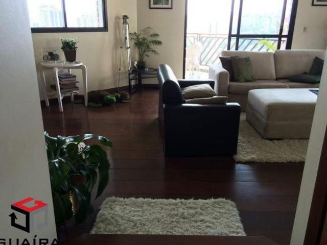 Apartamento 4 Dormitórios em Campo Belo com 216m²
