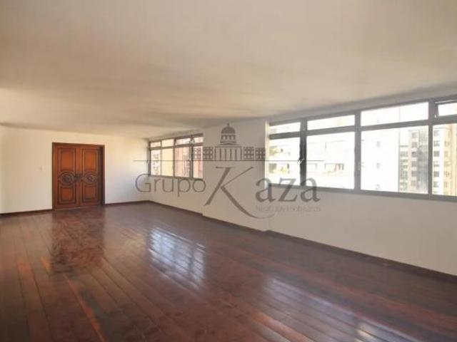 Apartamento 4 Dormitórios Itaim Bibi 210m²