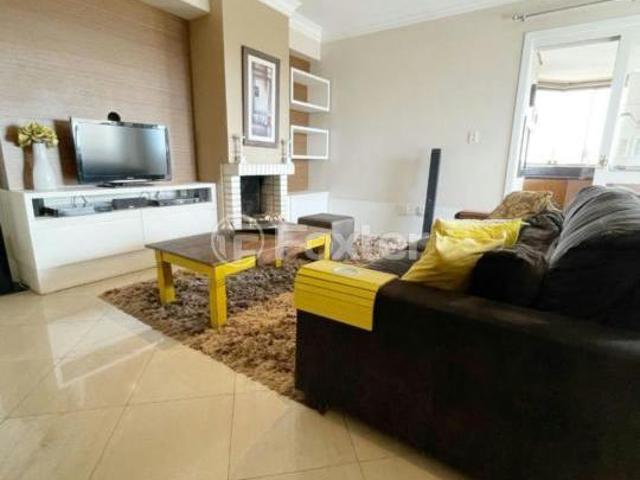 Apartamento, 4 dormitórios, 142 m², em Centro