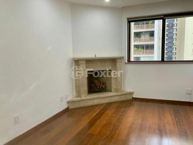 Apartamento, 4 dormitórios, 142 m², em Itaim Bibi