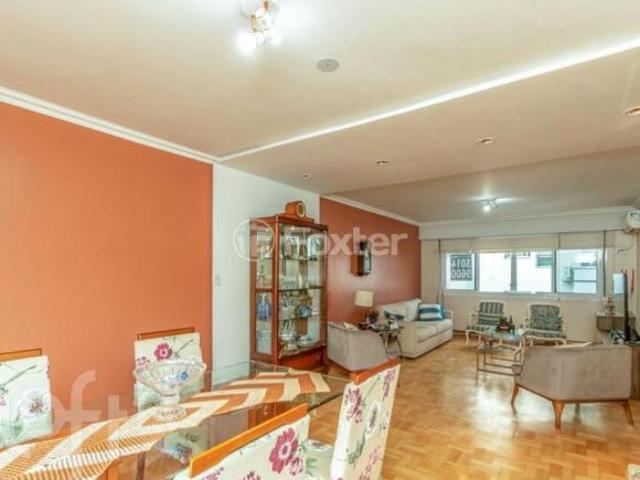 Apartamento, 4 dormitórios, 144 m², em Petrópolis