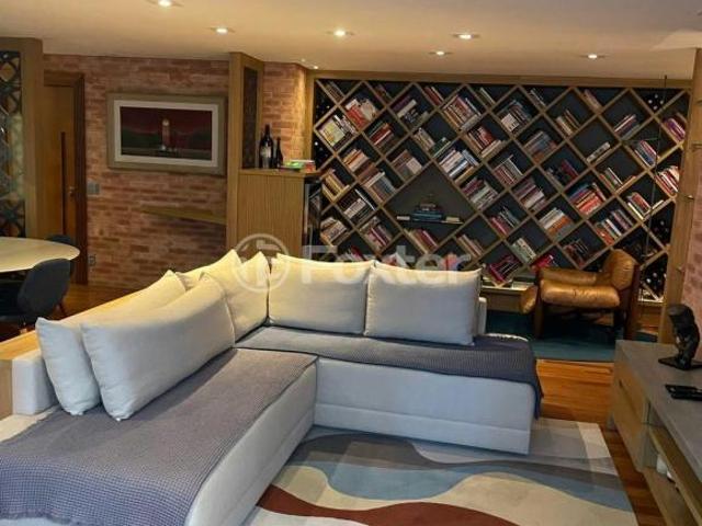 Apartamento, 4 dormitórios, 155 m², em Vila Uberabinha