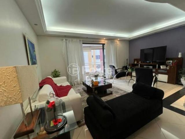 Apartamento, 4 dormitórios, 165 m², em Vila Deodoro