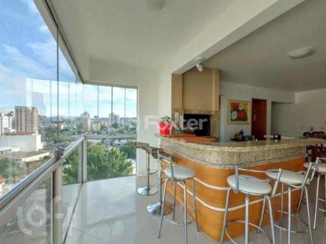 Apartamento, 4 dormitórios, 166.28 m², em Centro