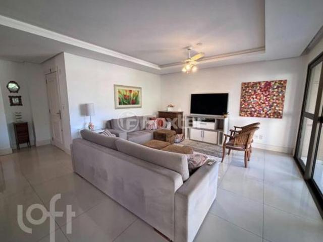 Apartamento, 4 dormitórios, 175.39 m², em Centro