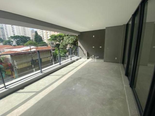 Apartamento, 4 dormitórios, 189 m², em Vila Uberabinha