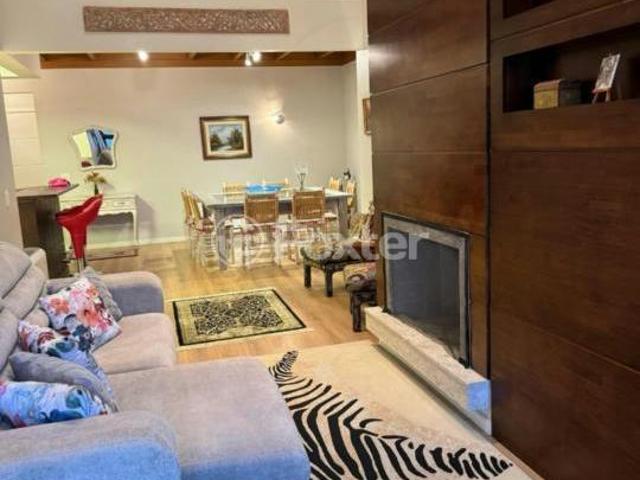 Apartamento, 4 dormitórios, 122 m², em Centro