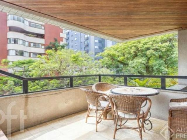 Apartamento, 4 dormitórios, 253 m², em Petrópolis
