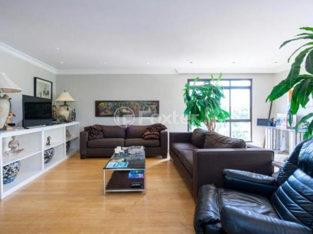Apartamento, 4 dormitórios, 259.6 m², em Vila Progredior