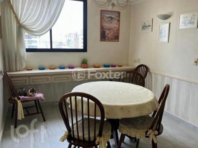 Apartamento, 4 dormitórios, 203 m², em Cerqueira César