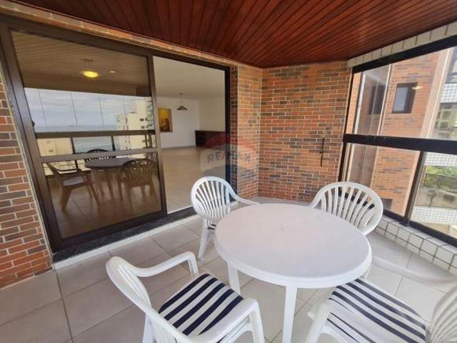 Apartamento 4 dormitórios, 200 m² a uma quadra da praia e com vista para o mar à venda na Praia das
