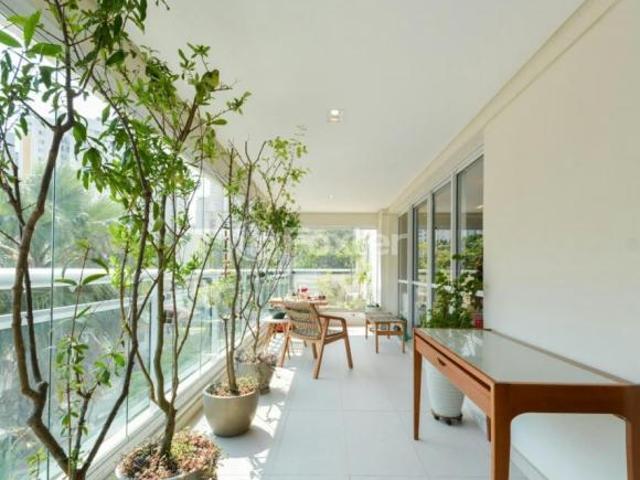 Apartamento, 4 dormitórios, 200 m², em Vila Mariana