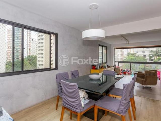Apartamento, 4 dormitórios, 217 m², em Perdizes