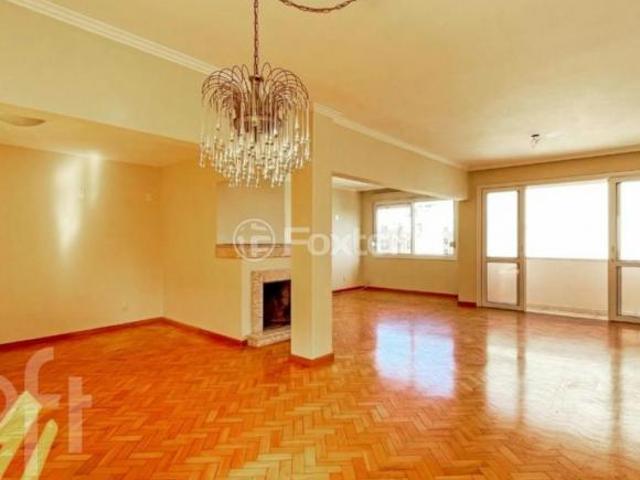 Apartamento, 4 dormitórios, 216 m², em Centro Histórico