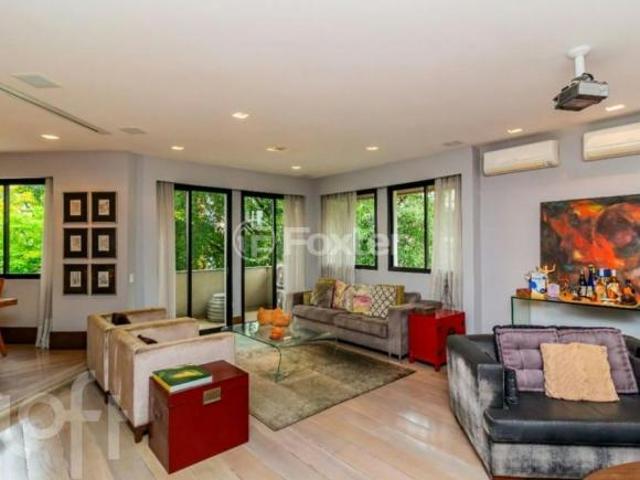 Apartamento, 4 dormitórios, 220 m², em Campo Belo