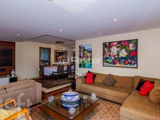 Apartamento, 4 dormitórios, 220 m², em Vila Uberabinha