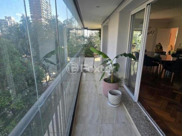 Apartamento, 4 dormitórios, 225 m², em Cerqueira César