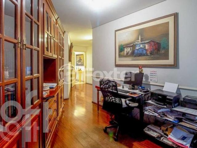 Apartamento, 4 dormitórios, 380 m², em Real Parque