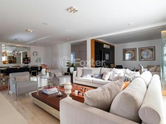 Apartamento, 4 dormitórios, 302 m², em Vila Uberabinha