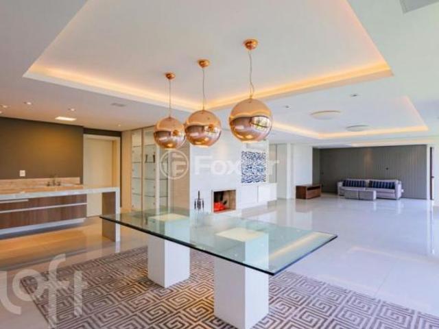 Apartamento, 4 dormitórios, 312.12 m², em Três Figueiras