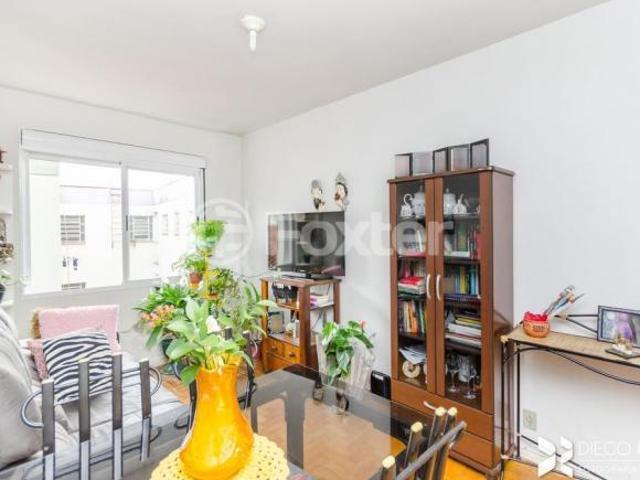 Apartamento, 4 dormitórios, 77.39 m², em Petrópolis