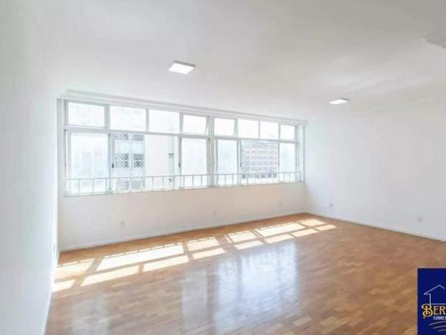 Apartamento 4 quartos, 1 suíte, 247m², andar alto com vista definitiva, 2 vagas com manobrista, em l